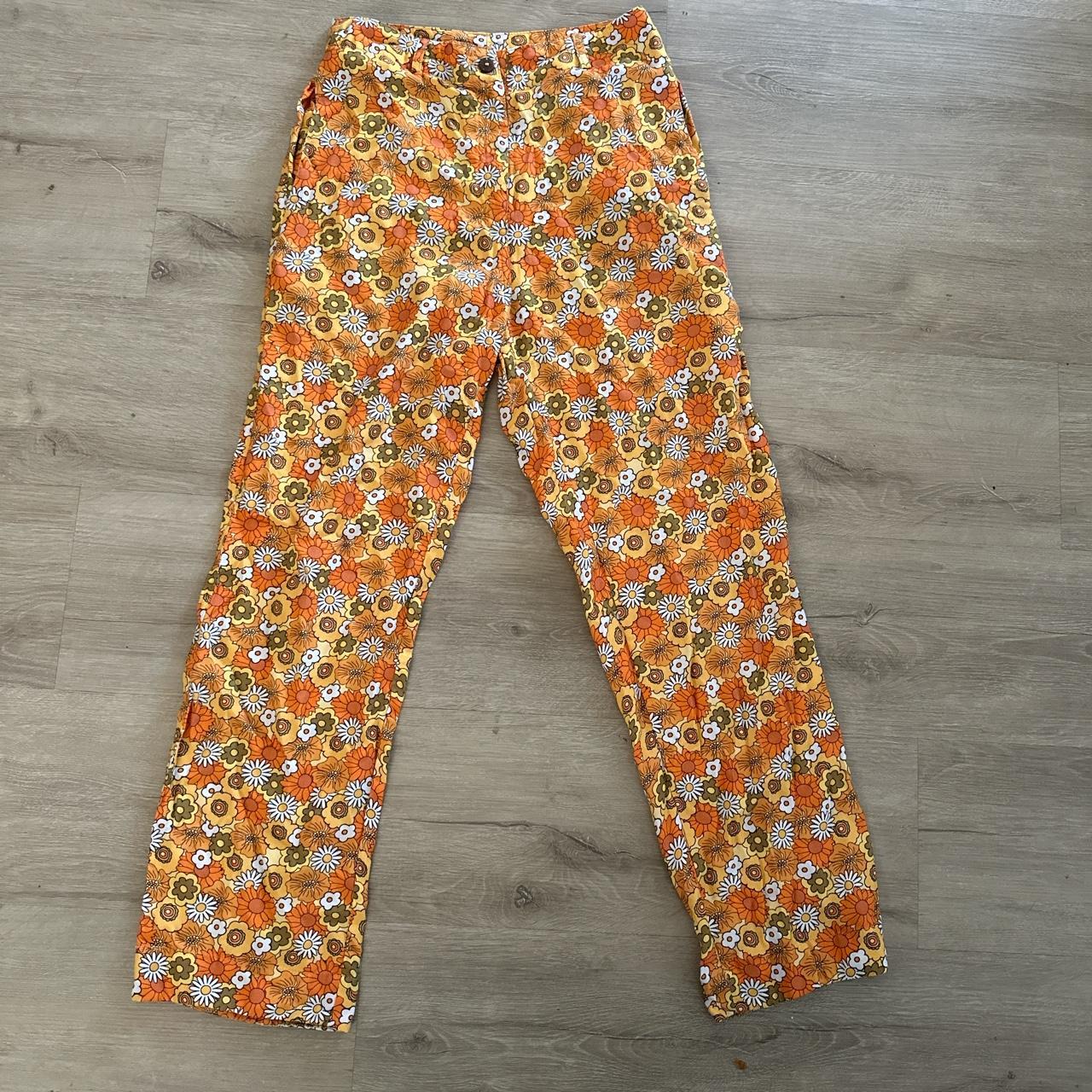 her pony the label floral button pants in great... - Depop