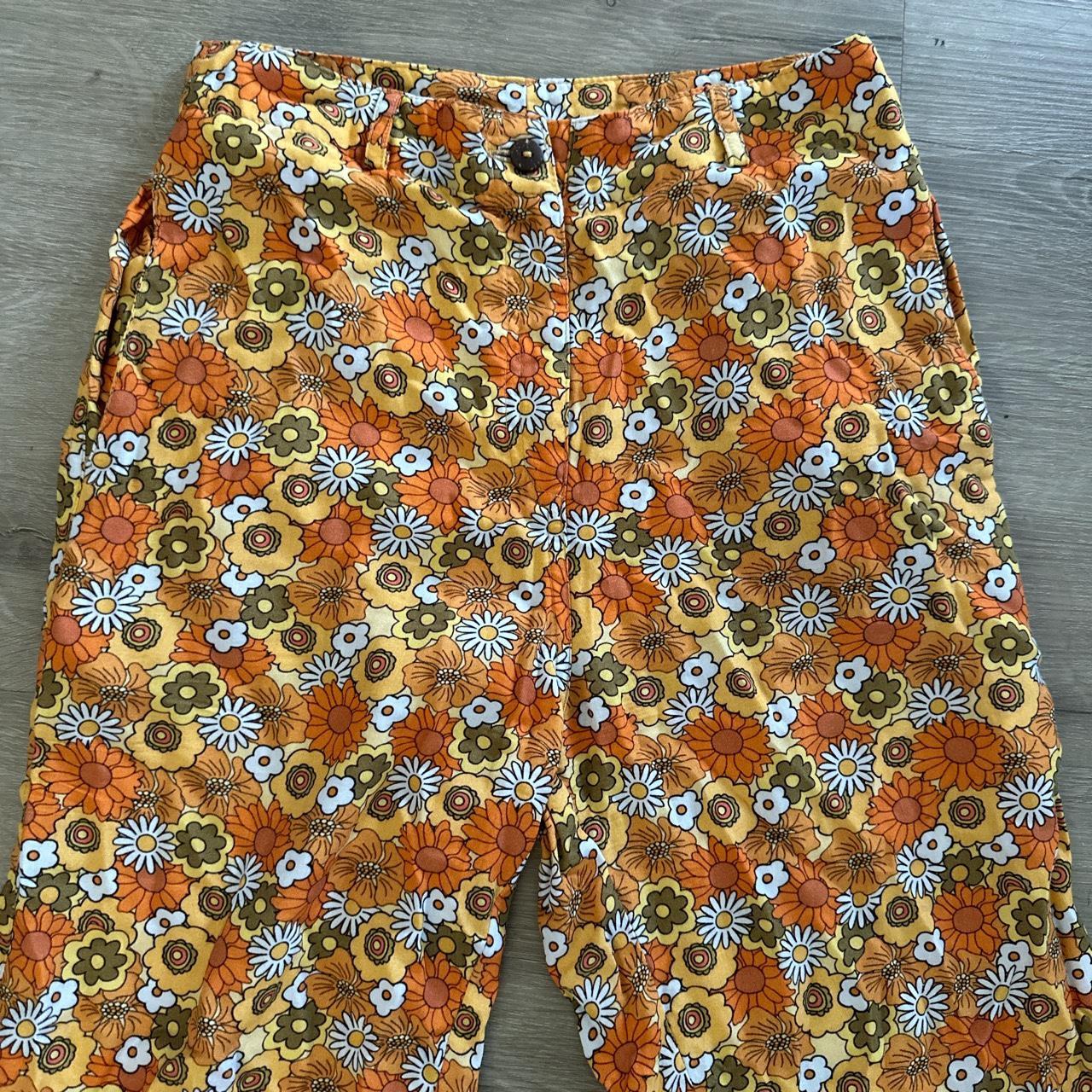 her pony the label floral button pants in great... - Depop