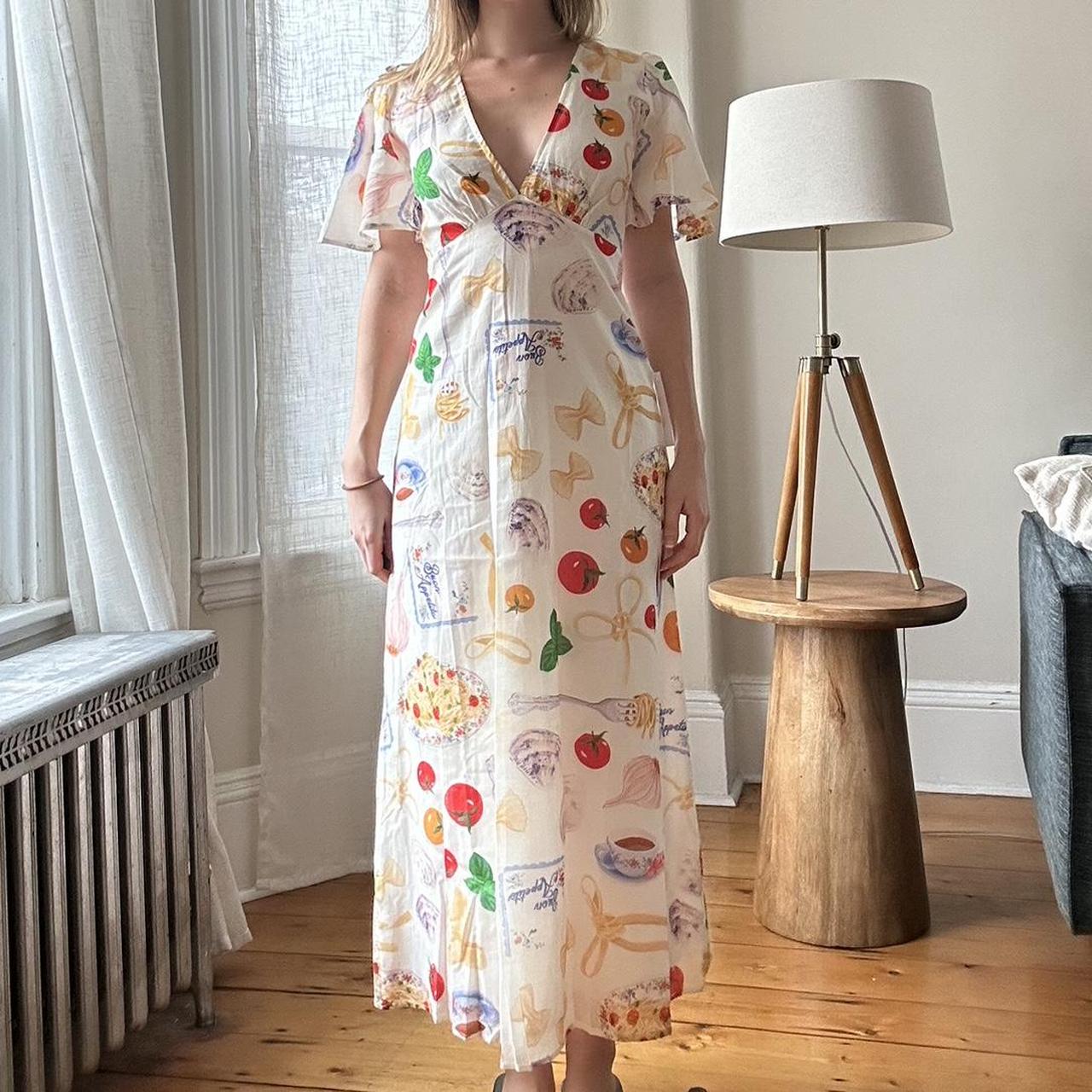 Gorgeous Lisa Says Gah Boun Apitito print Grace... | Depop