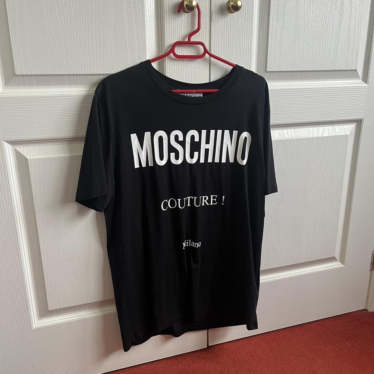 Men’s Moschino T-shirt XXL but fits more XL - Depop