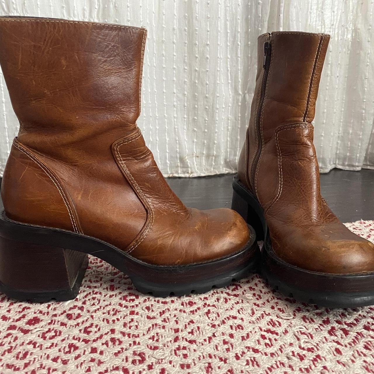Steve Madden brown HOTT boots 👢 vintage chunky brown... - Depop