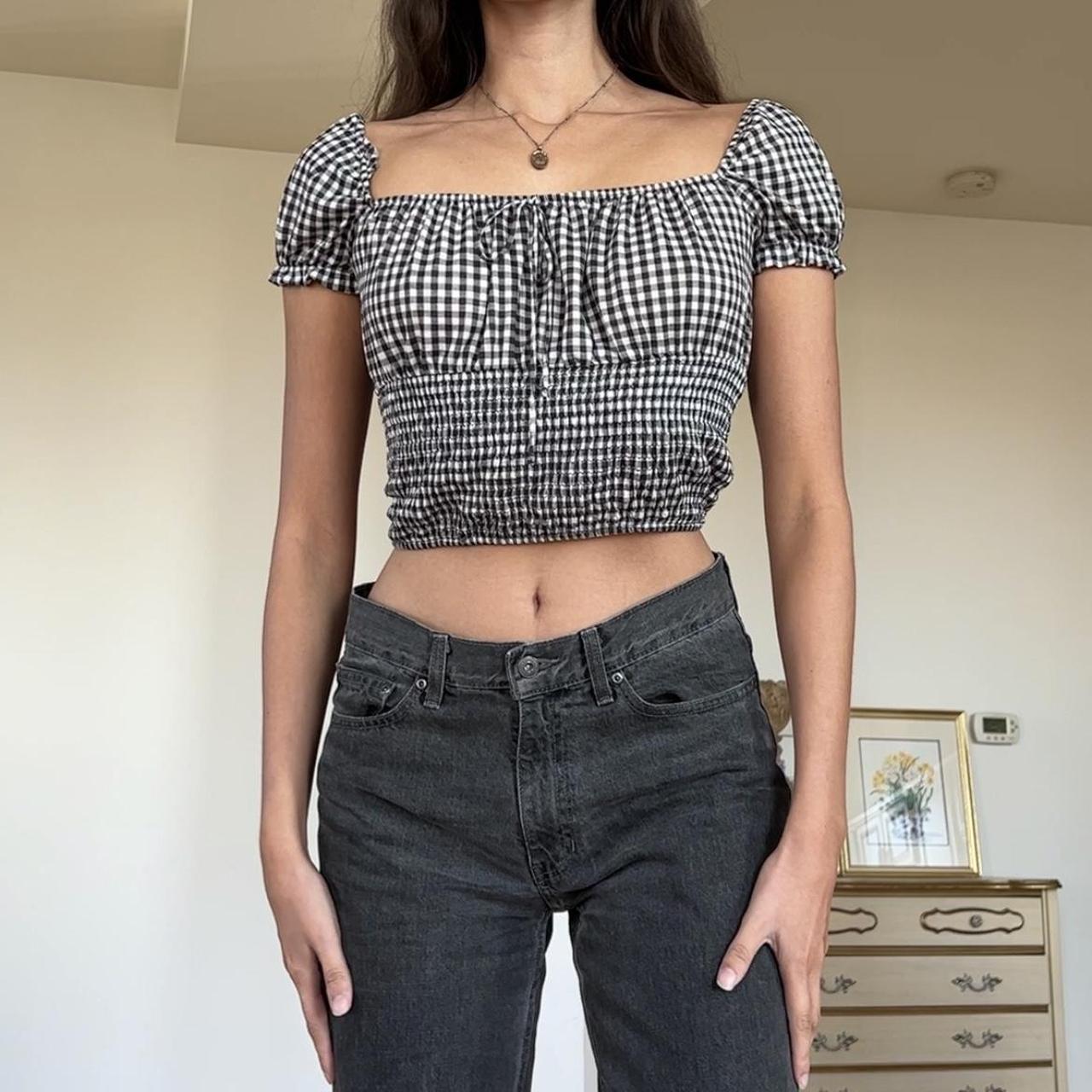 Adorable gingham milkmaid style top ️ stretchy... - Depop