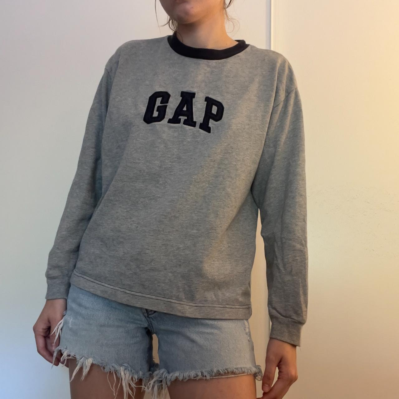 Gap Women's Grey and Navy T-shirt | Depop