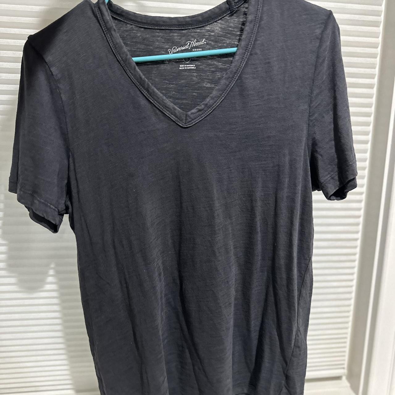 Universal Threads Gray T Shirt Size Small Only worn... - Depop