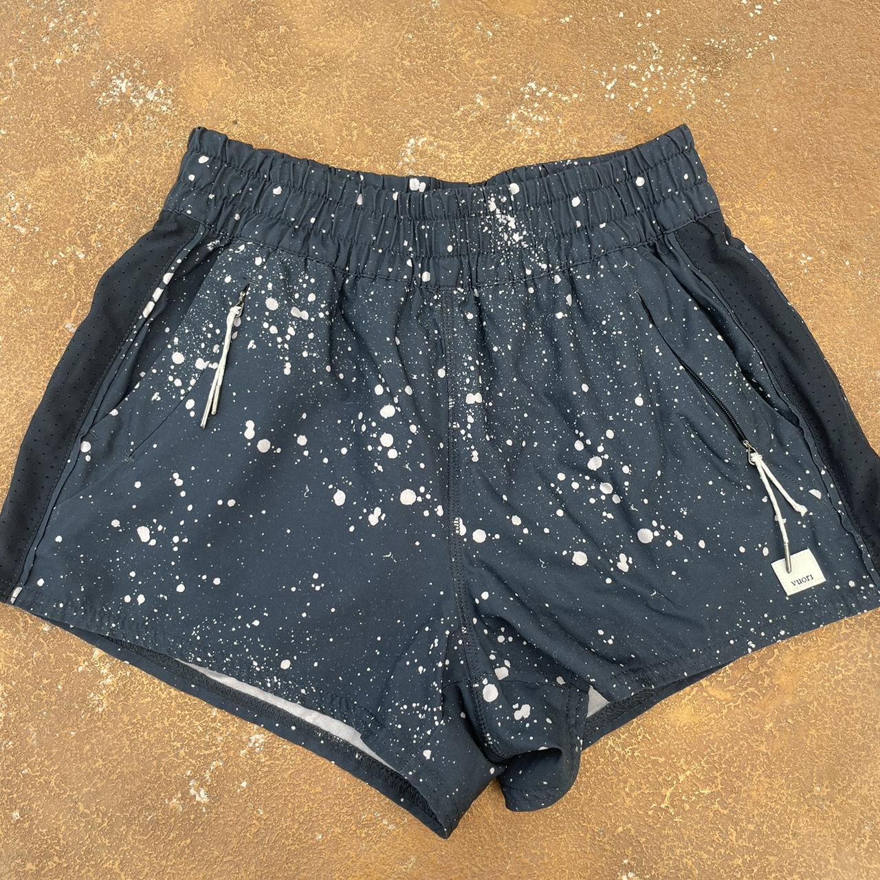 Vuori dash short in navy blue sz xs - Depop