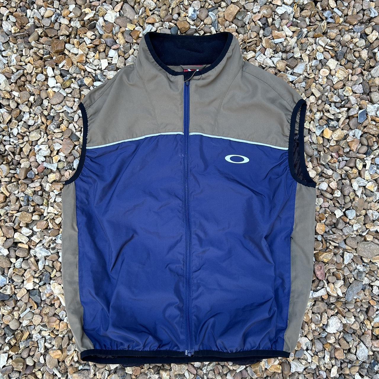 Oakley MTB Vest Large Great condition Sick light... - Depop