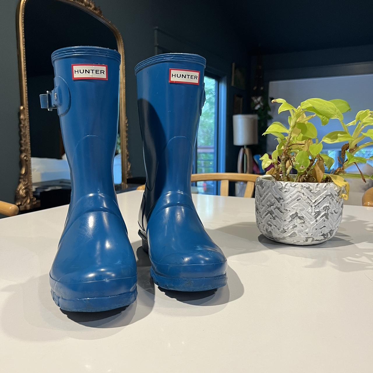 HUNTER BLUE RAIN BOOTS SIZE 9 WOMENS in great... - Depop