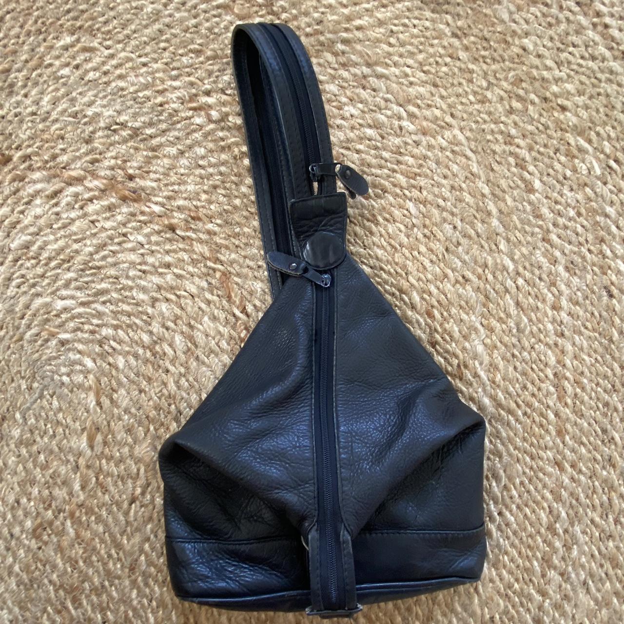 Vintage Black Leather Slouchy Shoulder Bag/Backpack.... - Depop