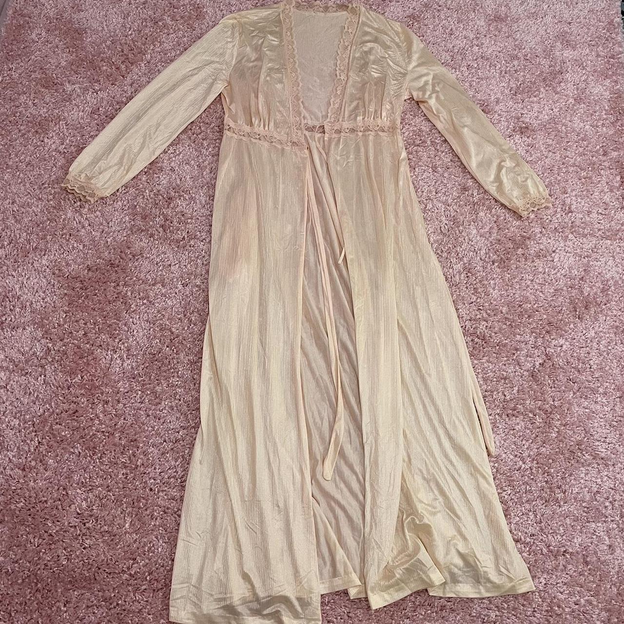 Super vintage peach silk and lace robe in perfect... - Depop