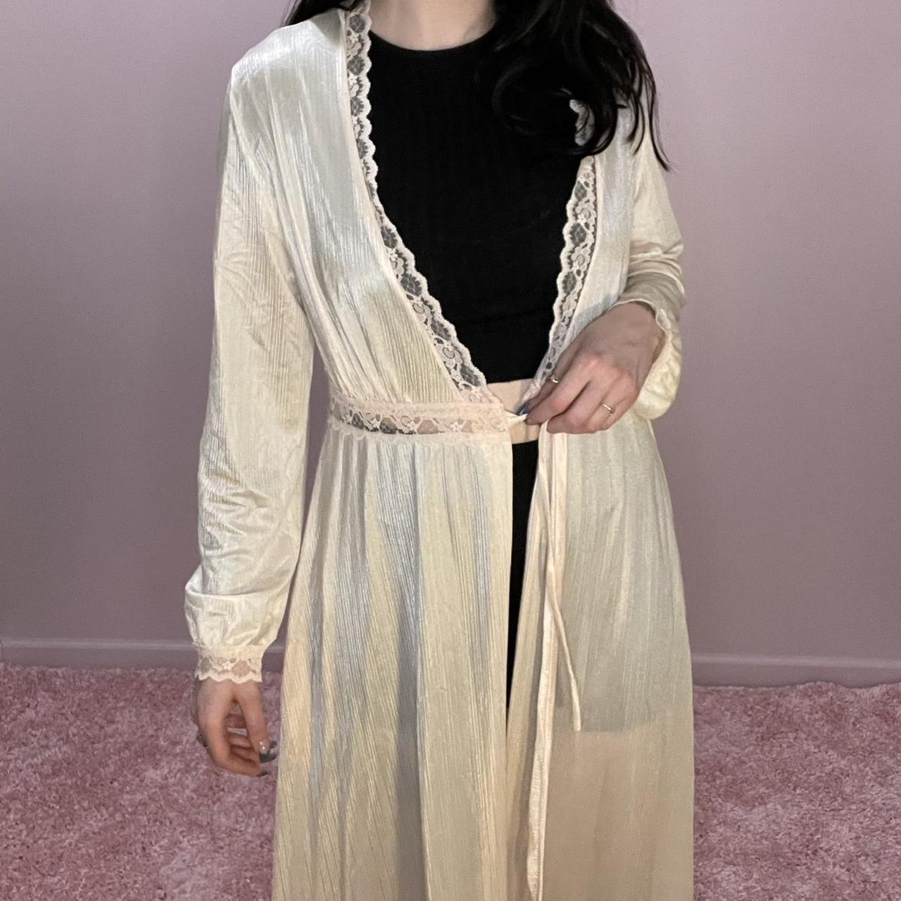 Super vintage peach silk and lace robe in perfect... - Depop