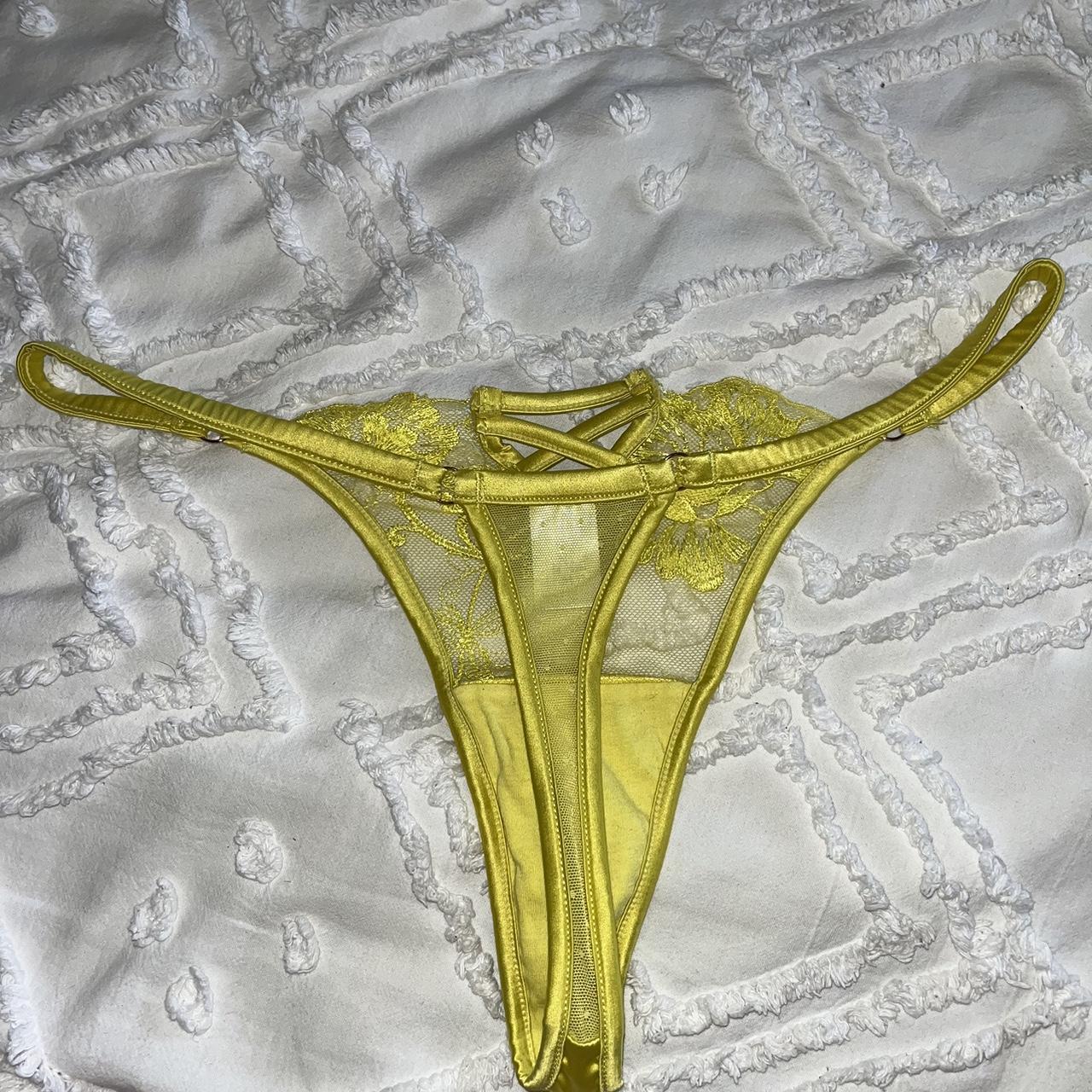 Lounge Intimates Ariella set 12C/ M/ M - runs... - Depop