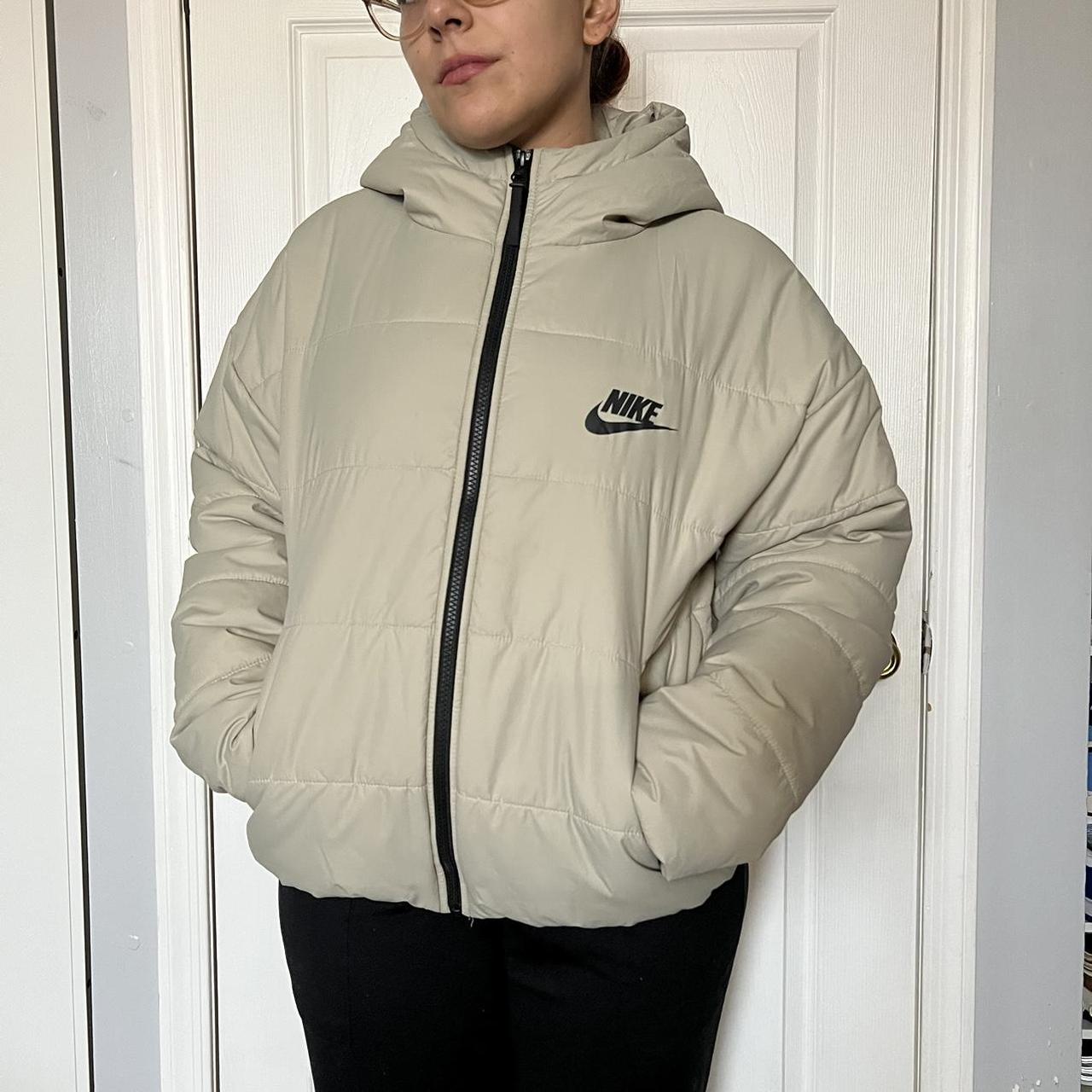 Nike Women's Cream Jacket | Depop
