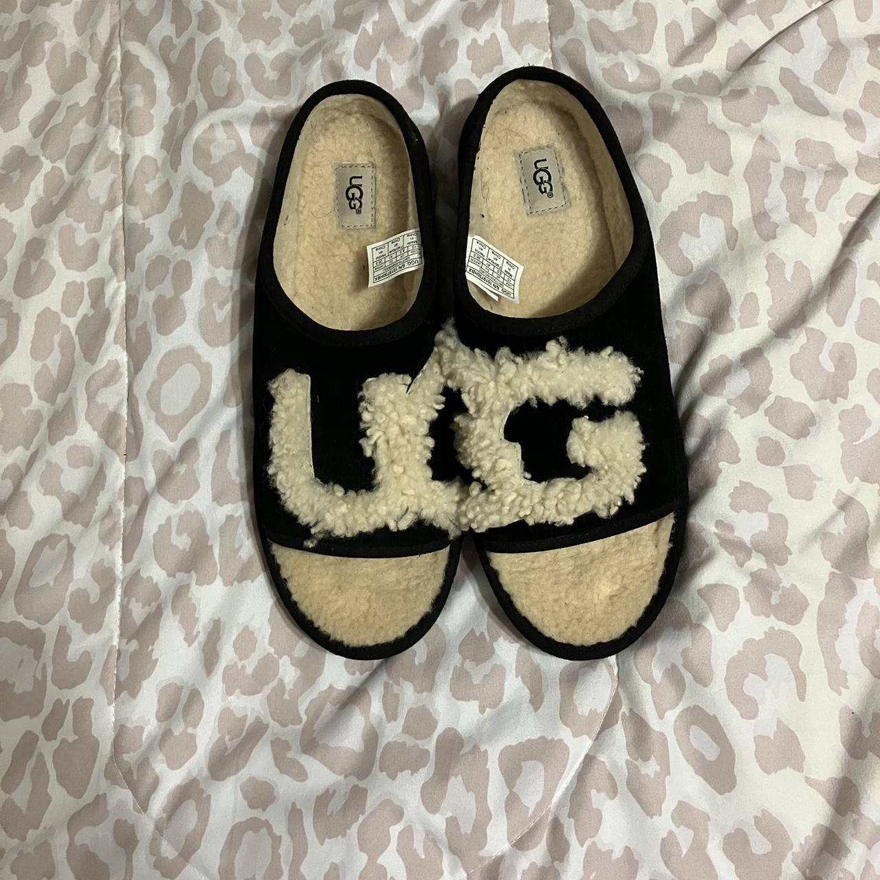 UGG Women's Black and Cream Slides | Depop