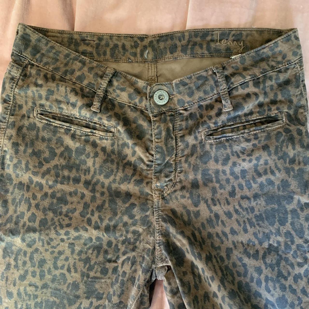 Leopard print low rise jeans in size W27 from... - Depop