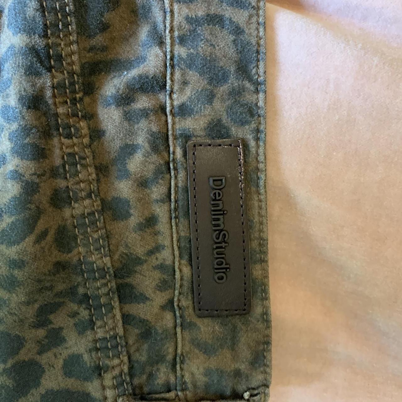 Leopard print low rise jeans in size W27 from... - Depop