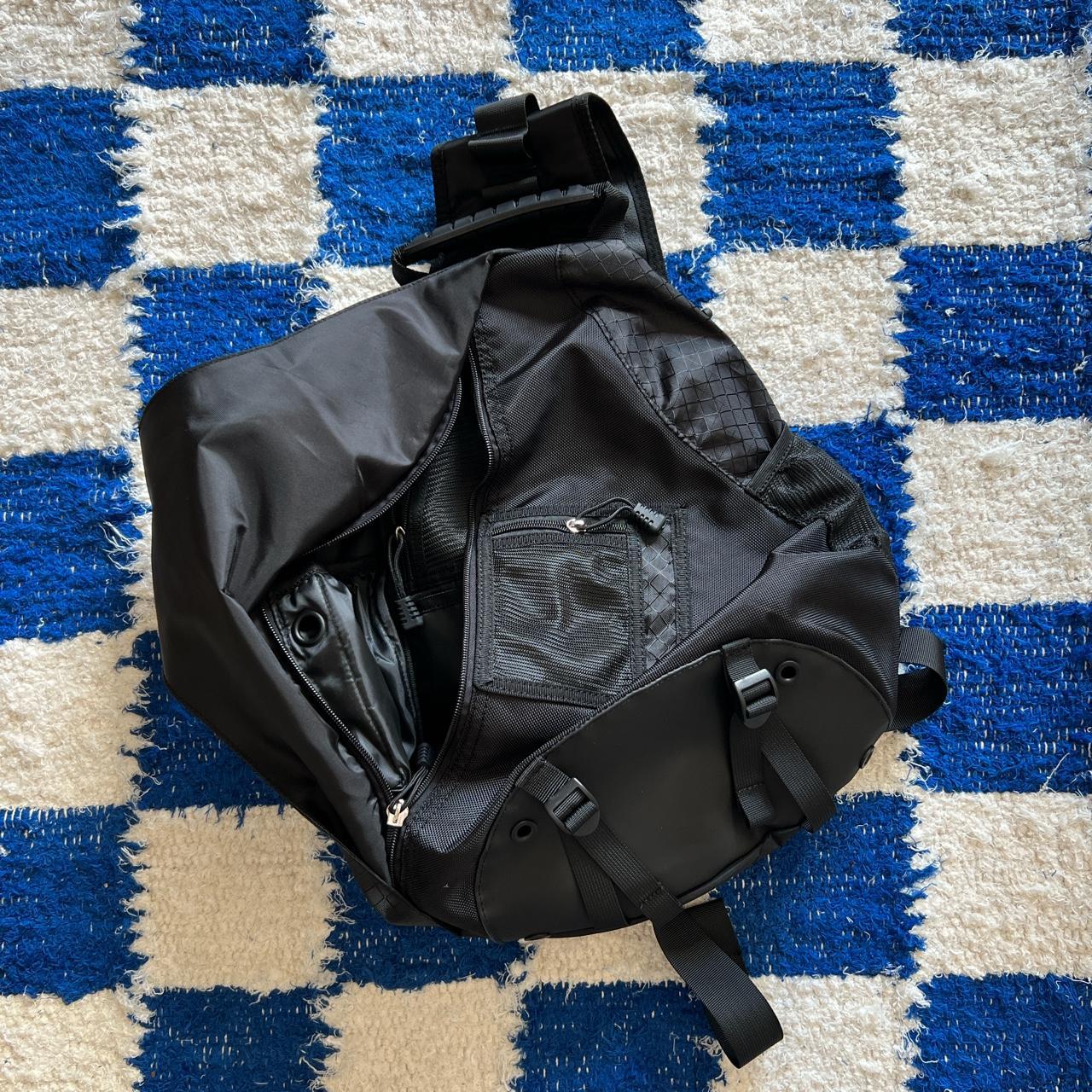 Vintage 2000s Oakley Sandbag sling bag Black... - Depop