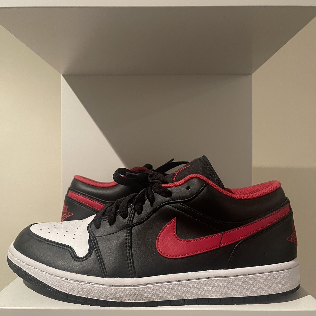 Jordan Men's Black and Red Trainers | Depop