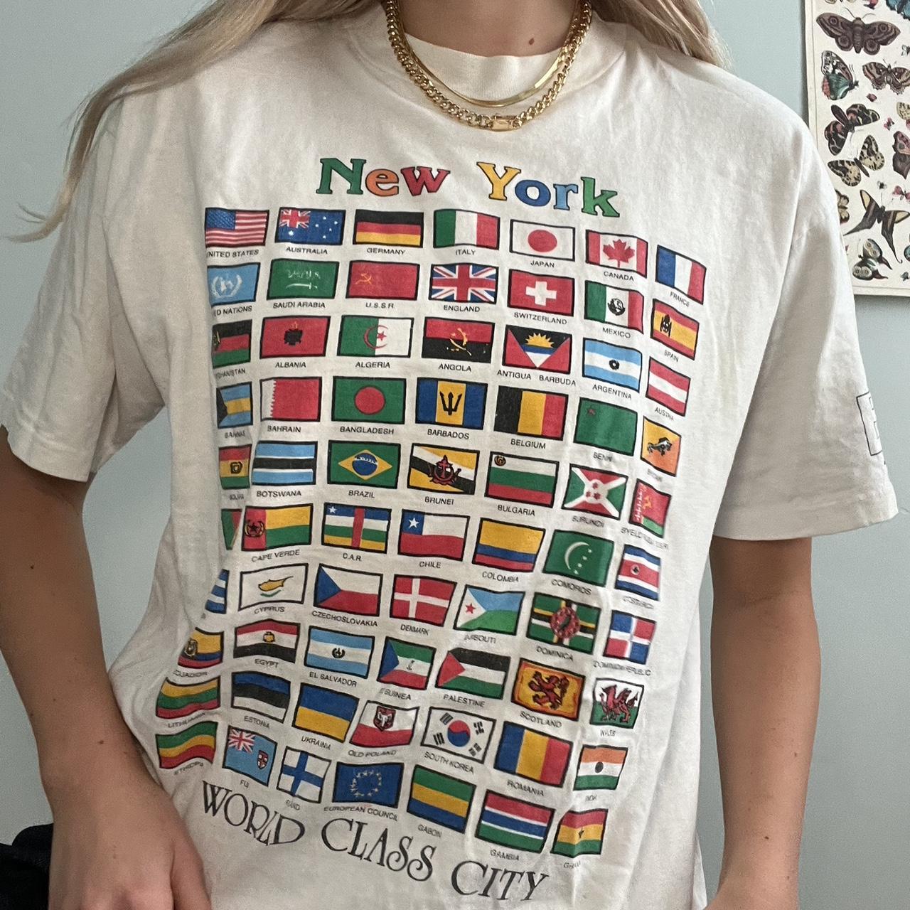 New York - colorful graphic vintage tee Model size s - Depop