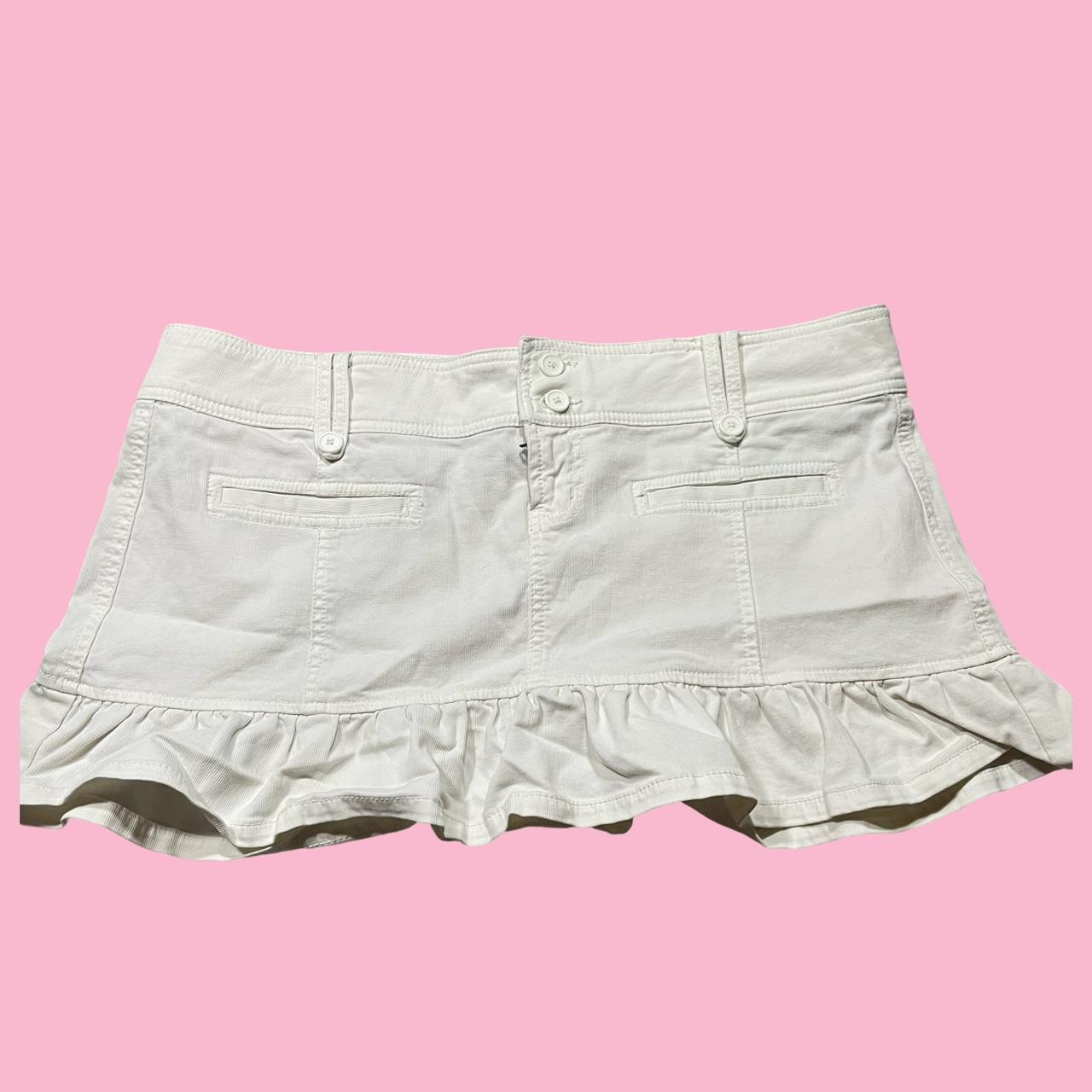 Cute white y2k lei ruffle mini skirt 🤍 Size 13 Flaws... - Depop