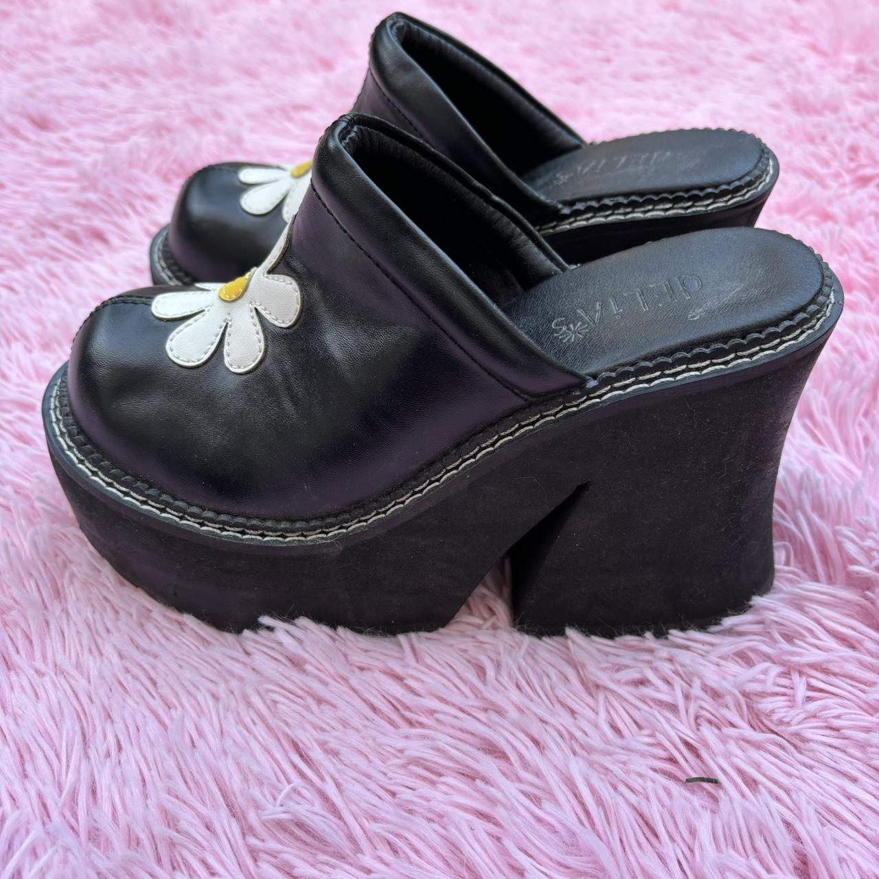Delia’s daisy mules Size 7 In good condition Never... - Depop