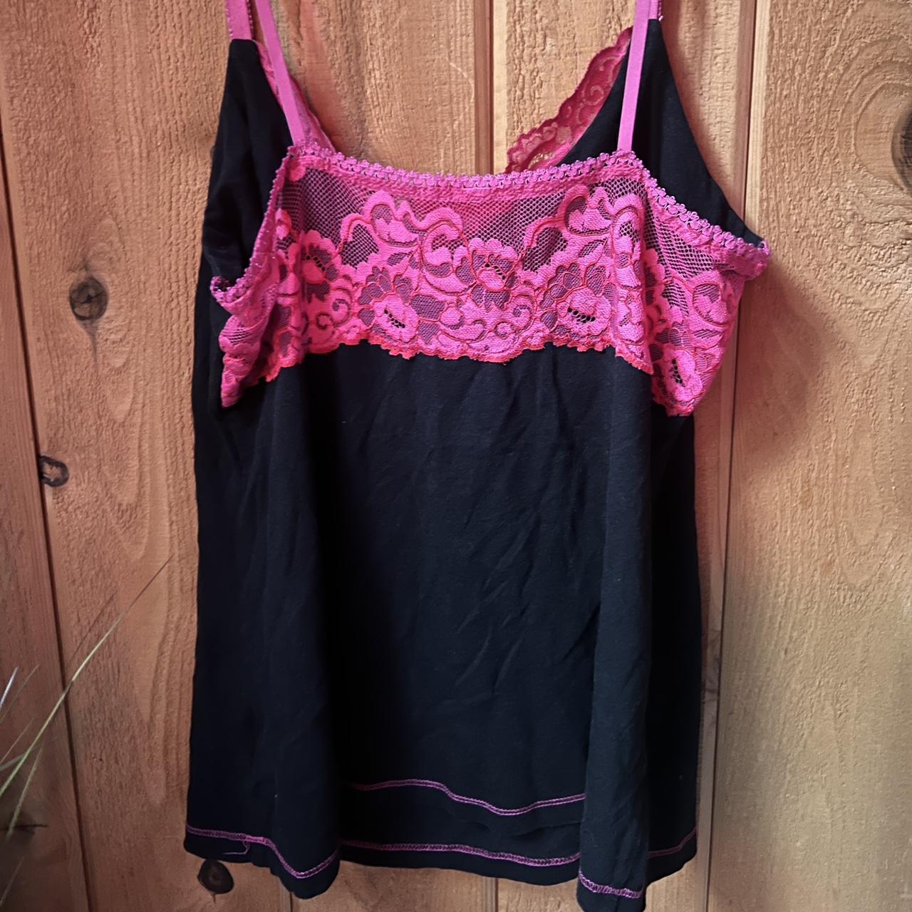 Black and hot pink lace cami top! 🖤💗🦇 #grunge #emo... - Depop