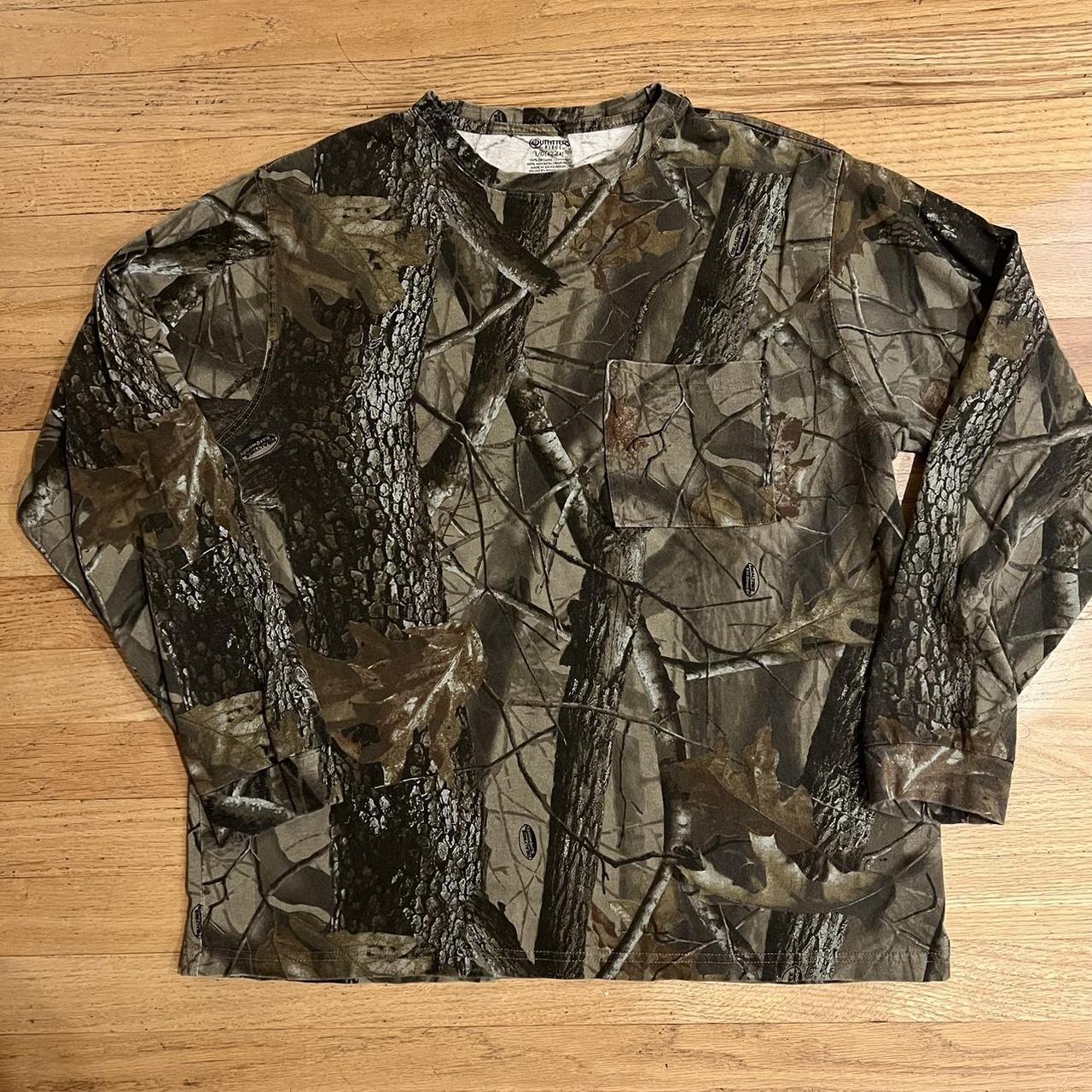 Real tree, long sleeve size large - Depop