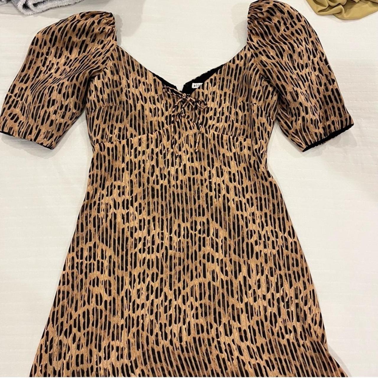 Alice + Olivia leopard short dress never worn. high... - Depop