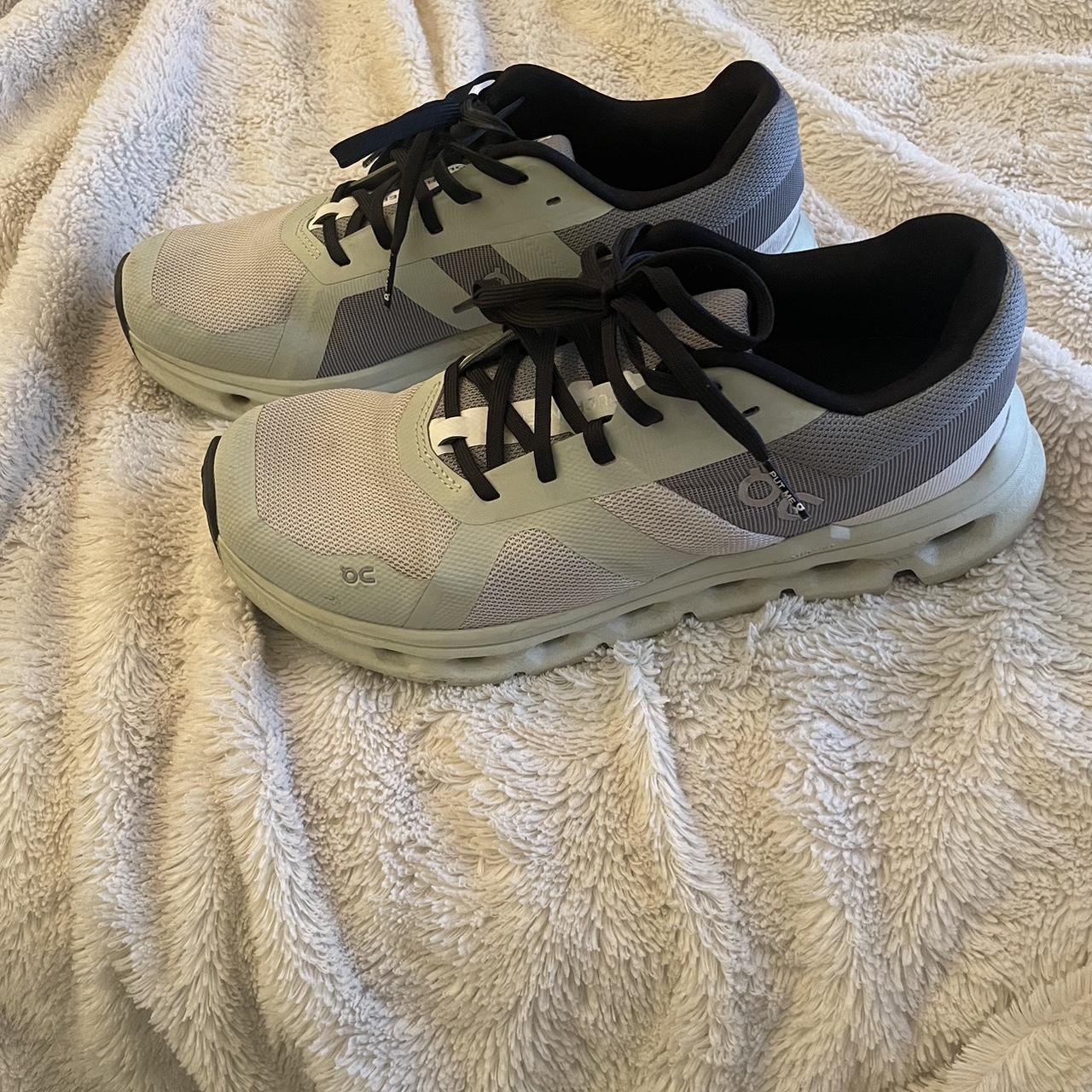 On Running Women's Green and Grey Trainers | Depop