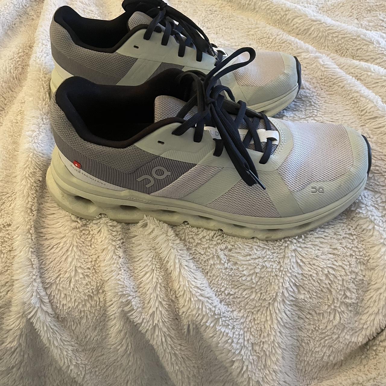 On Running Women's Green and Grey Trainers | Depop