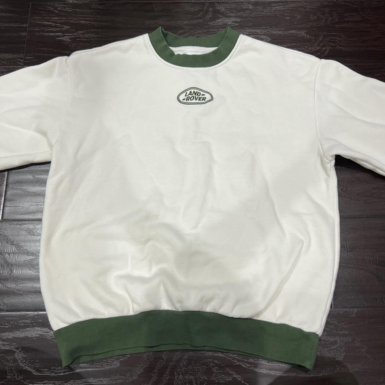 land rover size small sweater in white with green... - Depop
