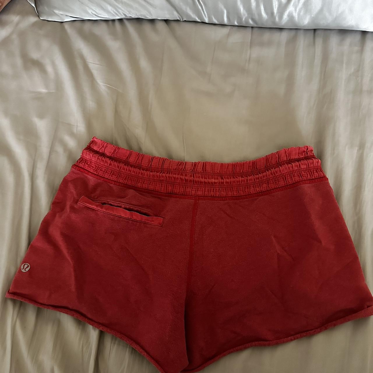 2000’s lulu lemon short shorts, perfect for summer! - Depop