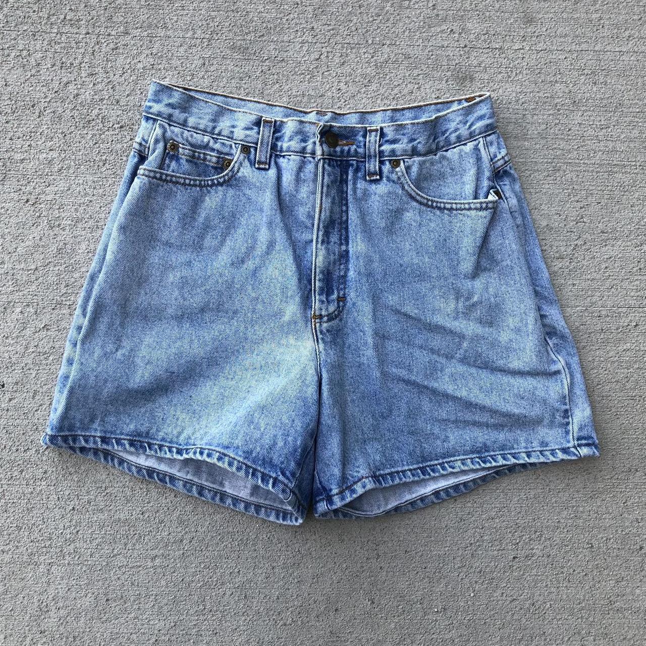 The perfect vintage 90s high waisted shorts! In good... - Depop
