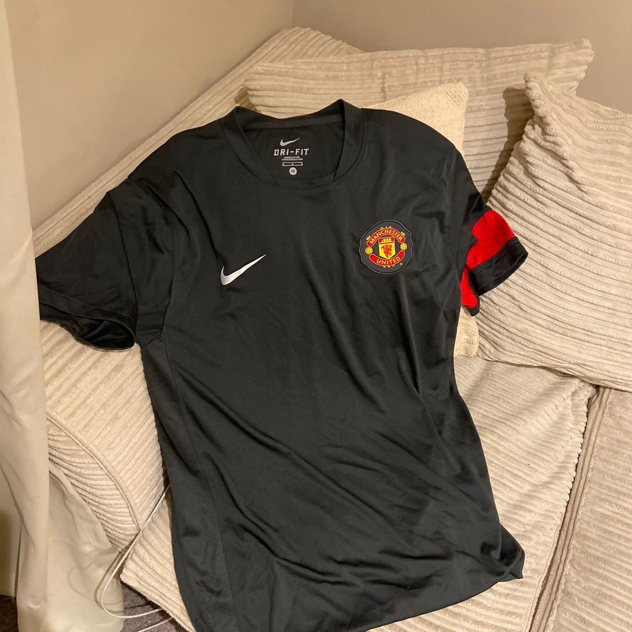 Black Manchester United training kit - Depop