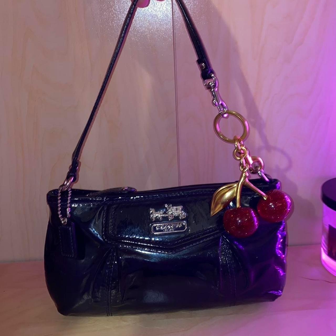 Super trendy Y2K Vintage Coach Leather Bag This bag... | Depop