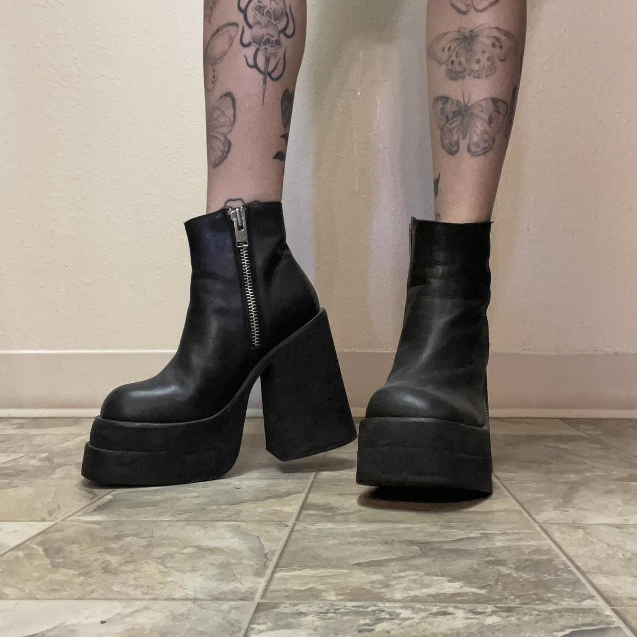 Unif boots store