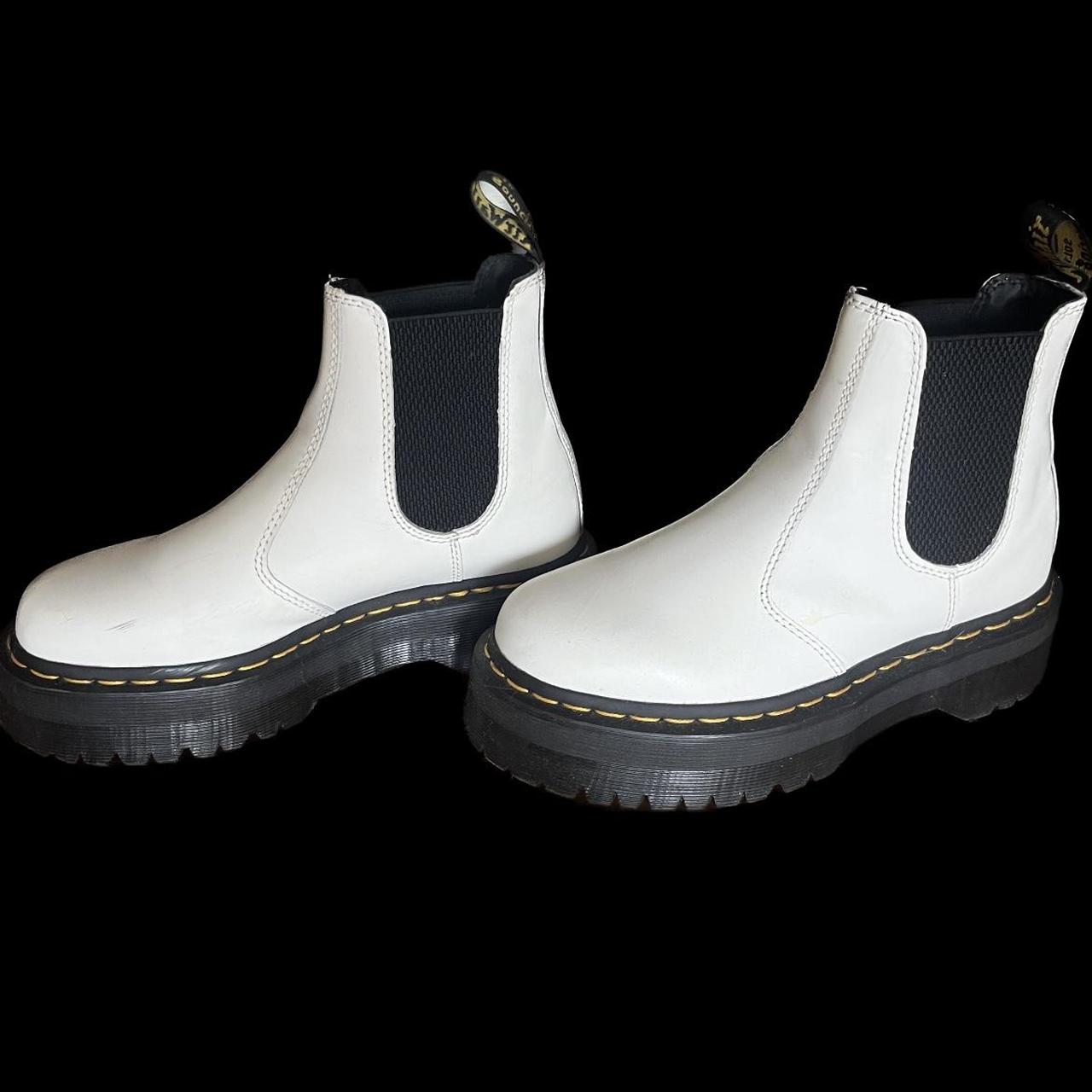 Súper cute Chelsea white platform doc martens - Depop