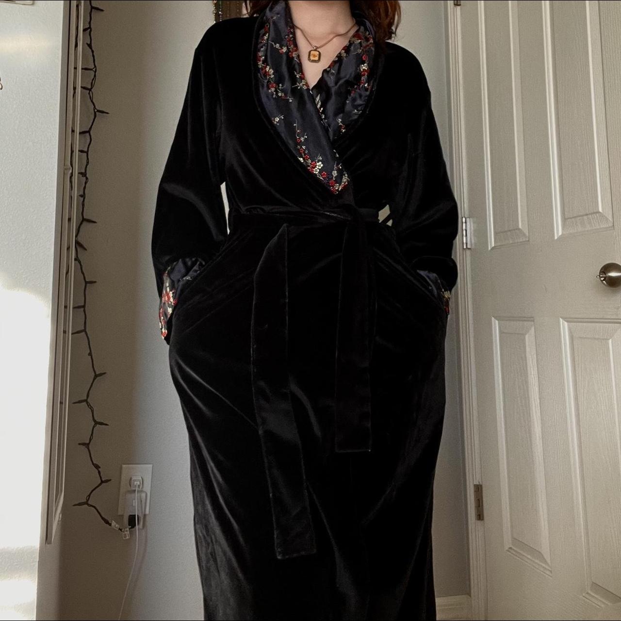 Halston Women's Black and Red Robe | Depop