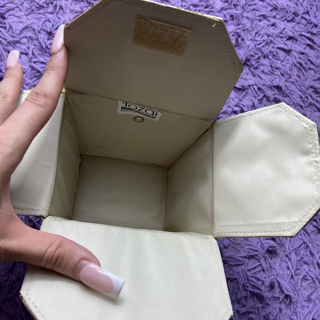 Tozai takeout box style purse in great... - Depop