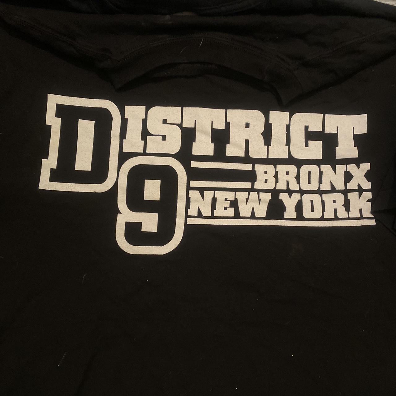 District 9 XL - Depop