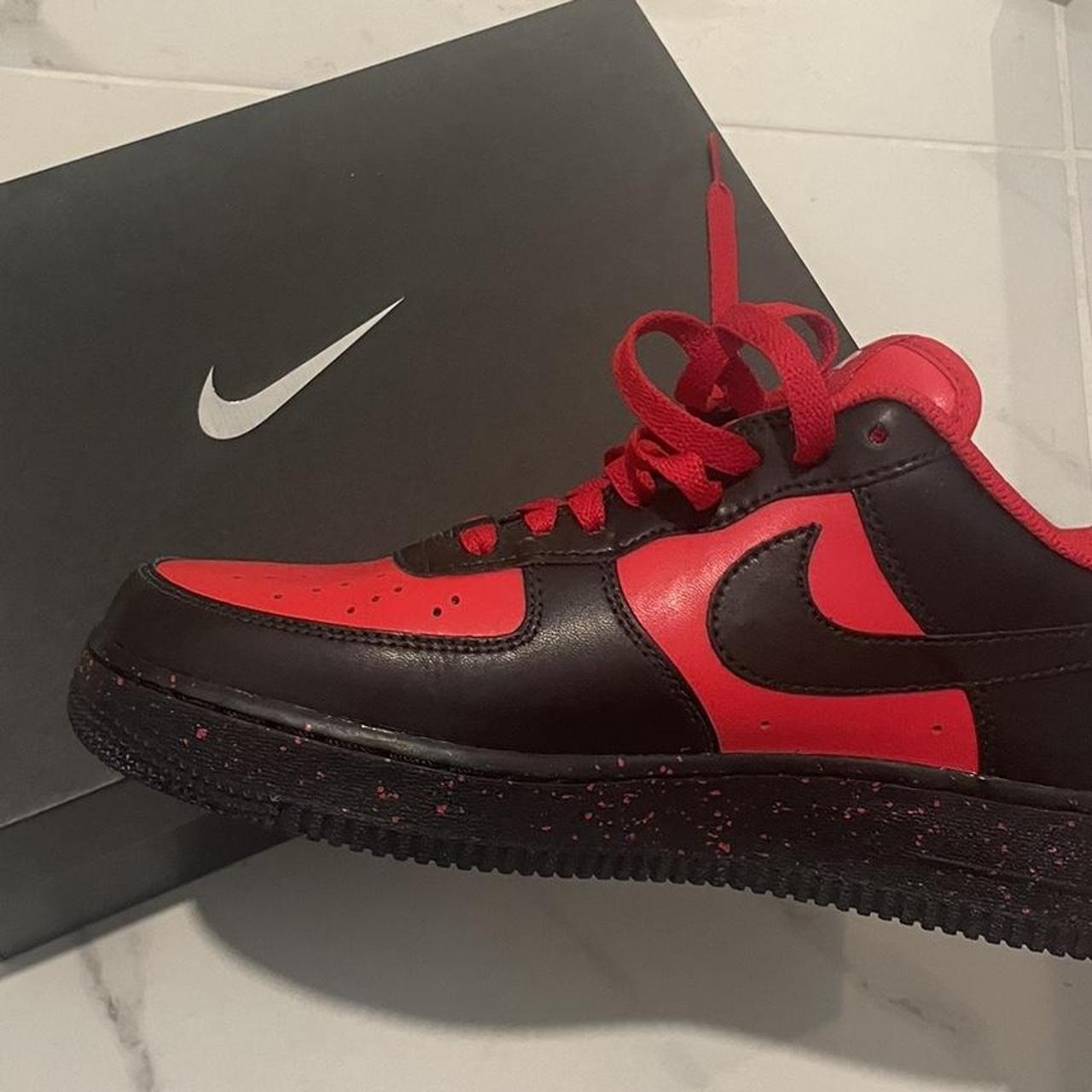 Nike Men's Black and Red Trainers | Depop