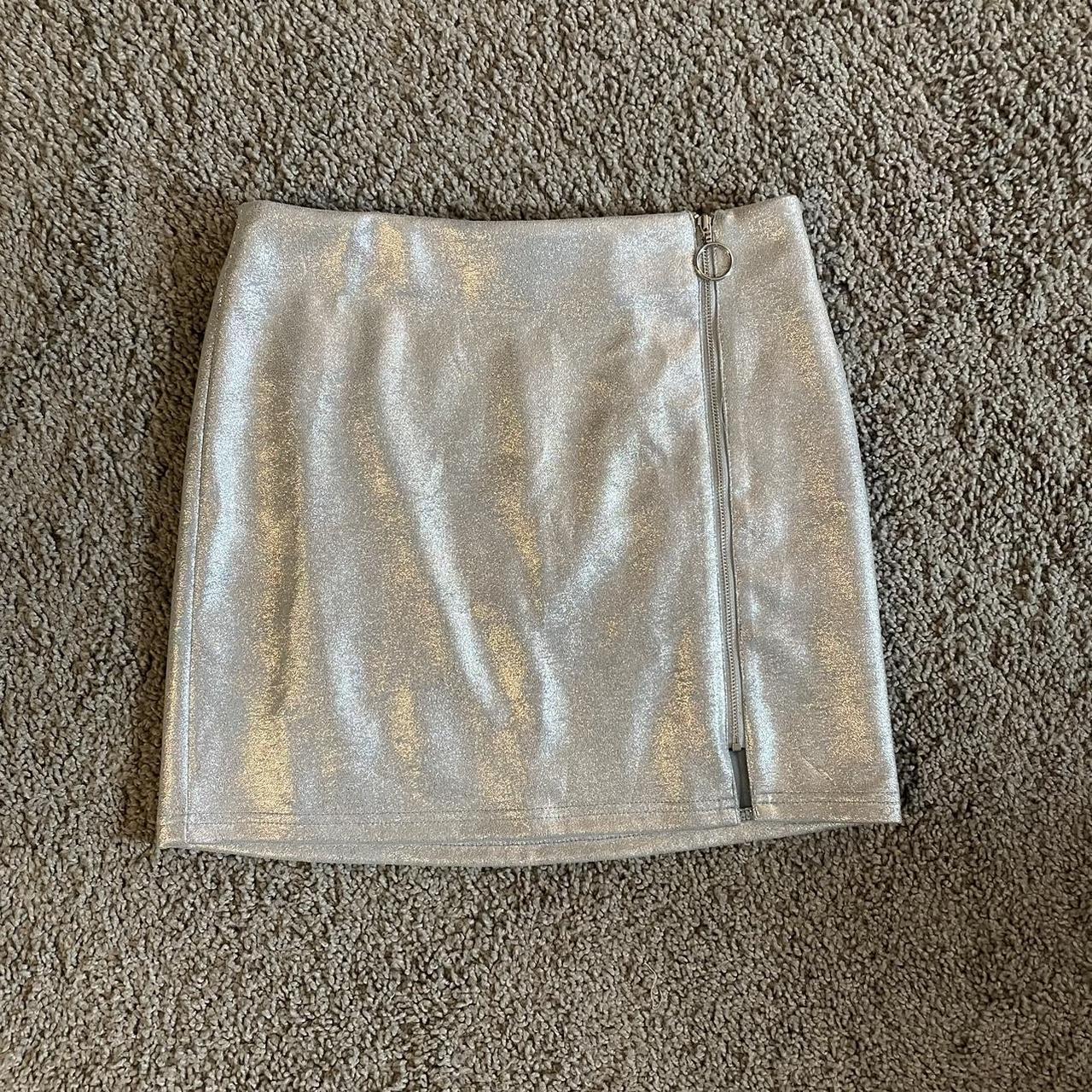 Silver metallic mini-skirt with O-ring zipper... - Depop