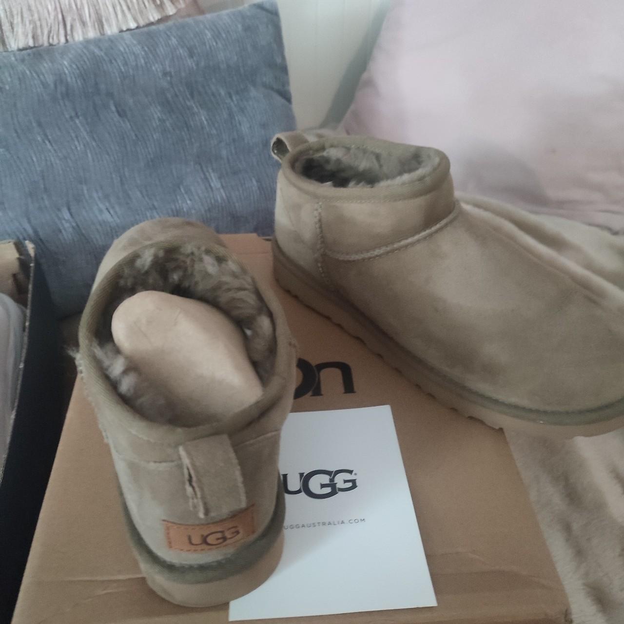 Kharki uggs size 6 worn once - Depop