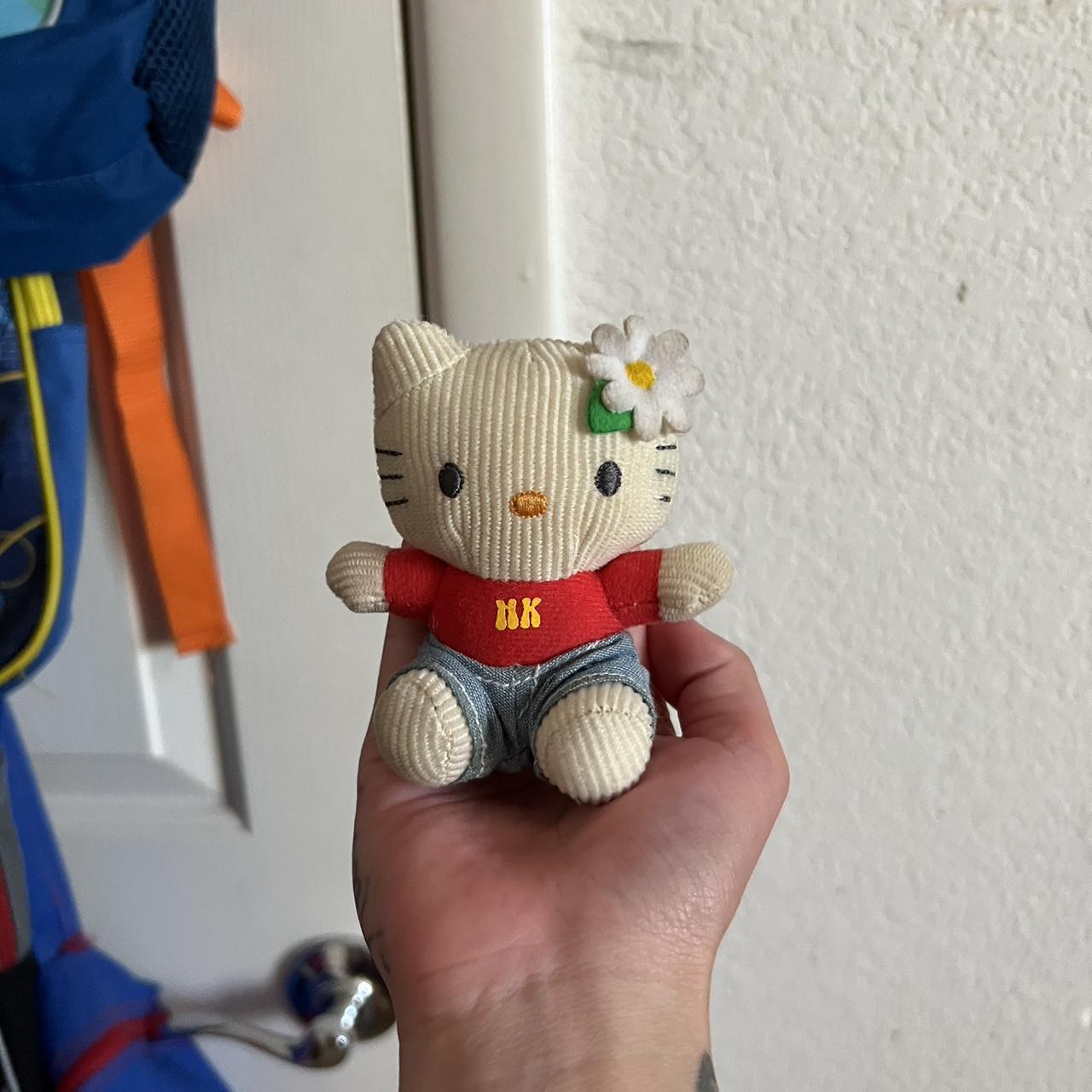 mini hello kitty no flaws - Depop