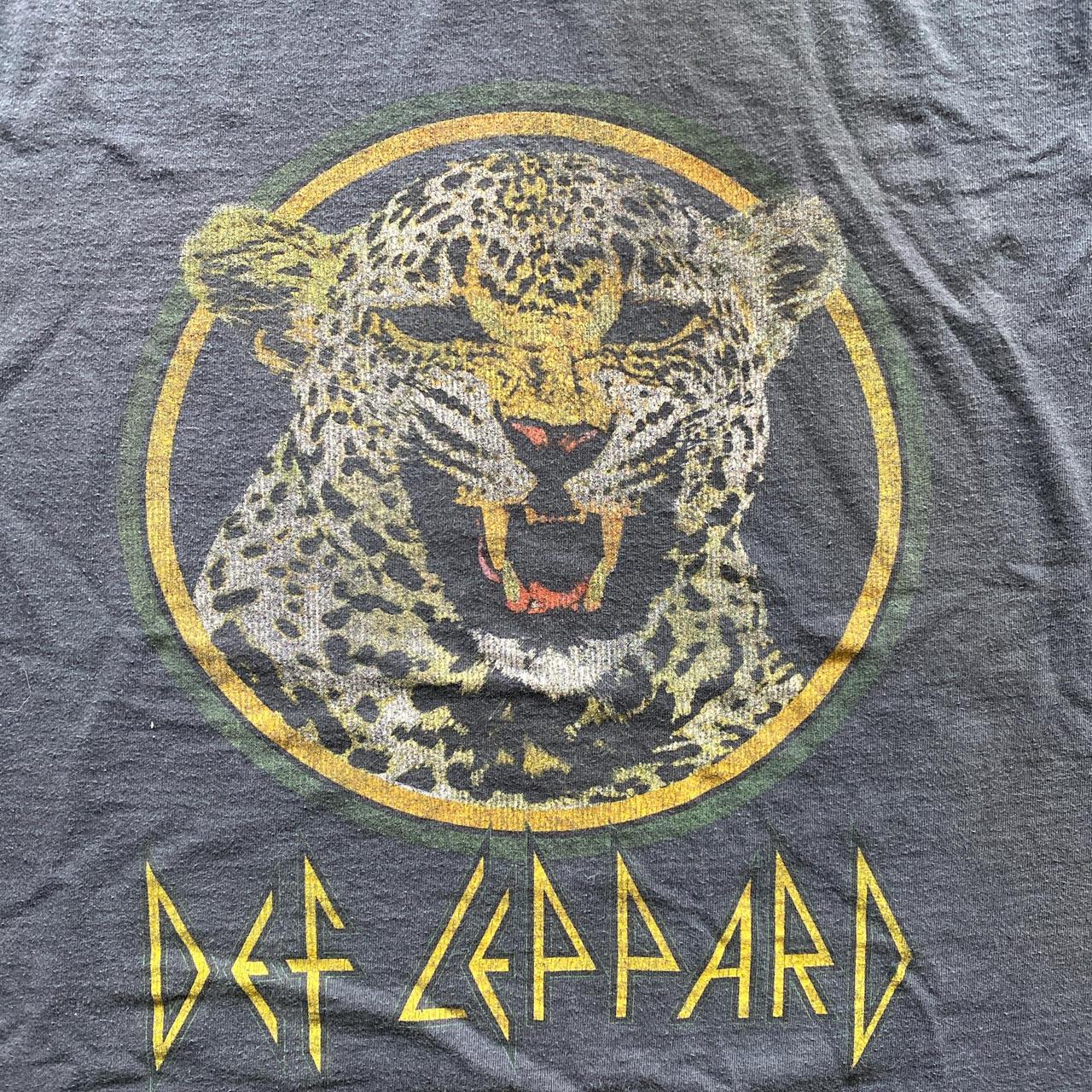 Cool Def Leppard graphic tee - Depop