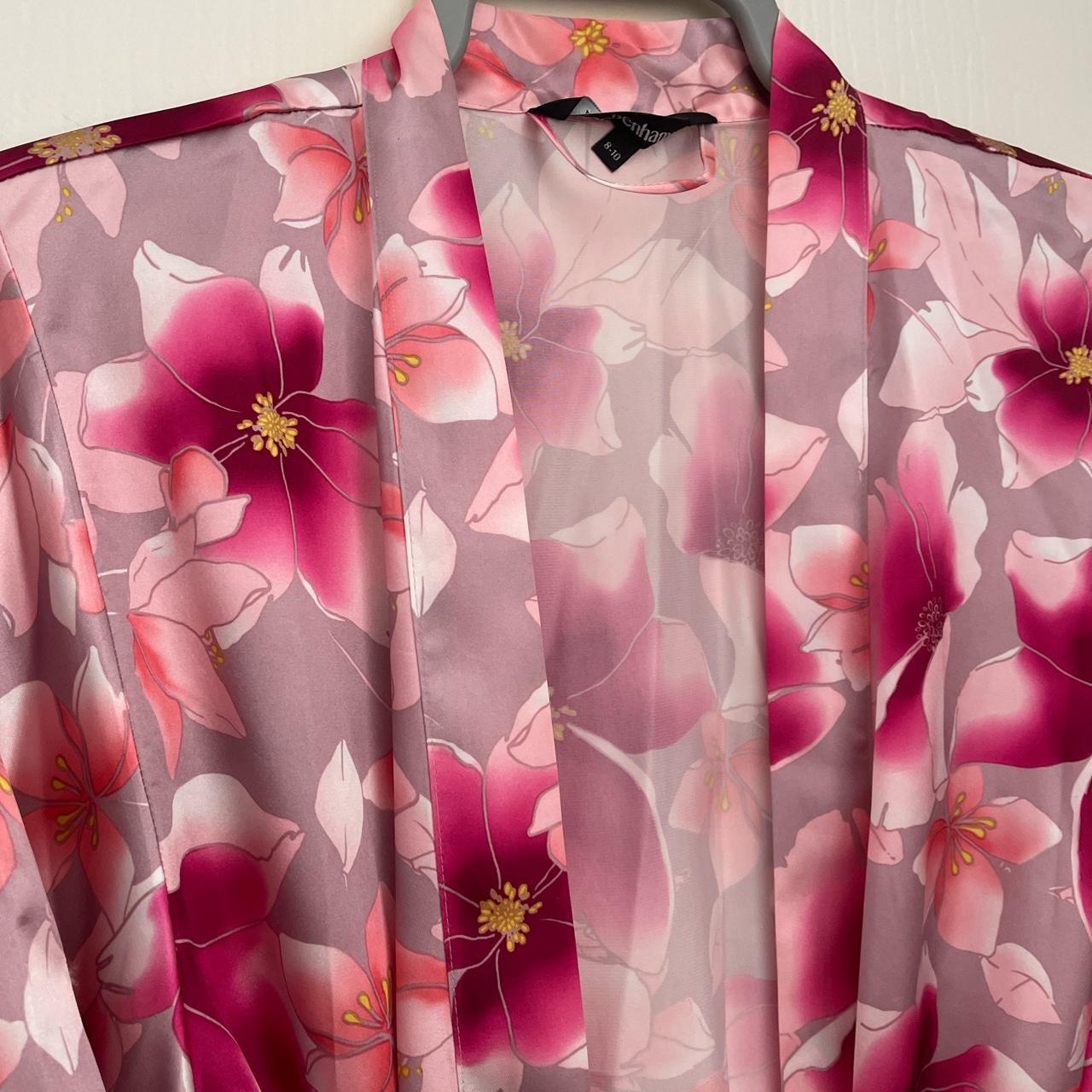 absolutely stunning kimono style silk robe with lace... - Depop