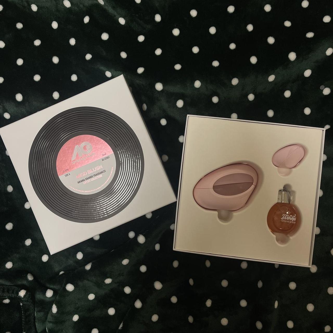 Ariana Grande Mod Blush Set #arianagrande #modblush - Depop