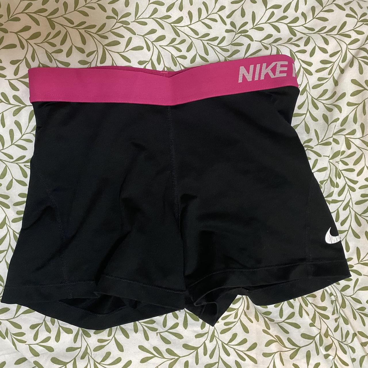 Pink Nike pro Medium - Depop