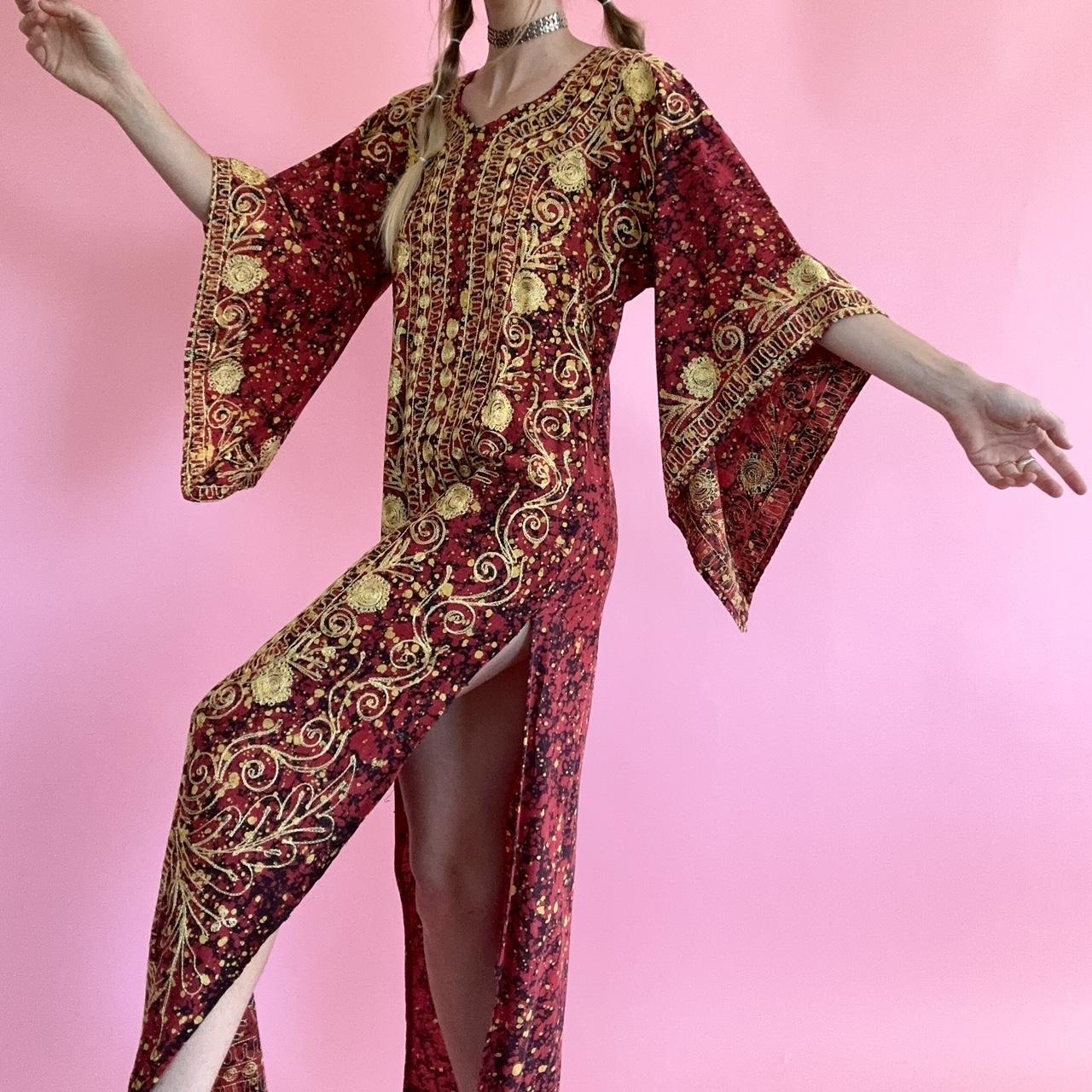Stunning vintage kaftan with embroidery detailing... - Depop