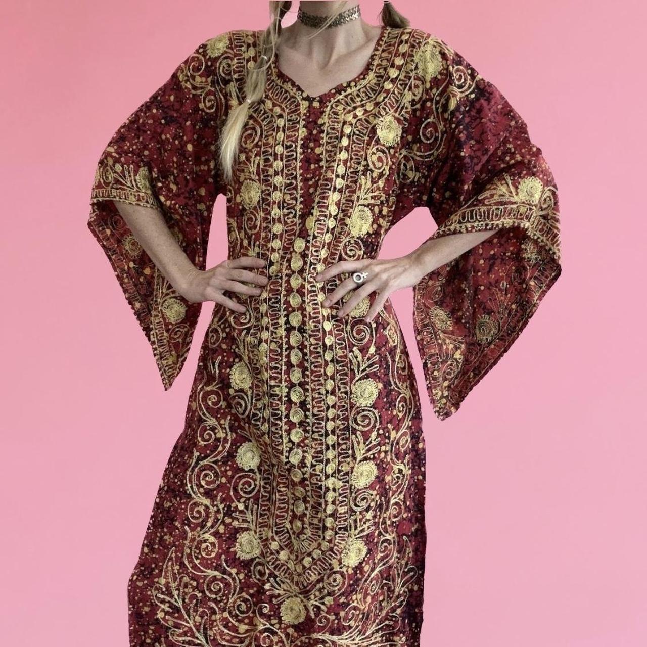 Stunning vintage kaftan with embroidery detailing... - Depop