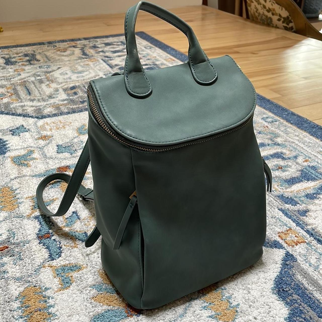 Universe thread mid size backpack! Great condition... - Depop